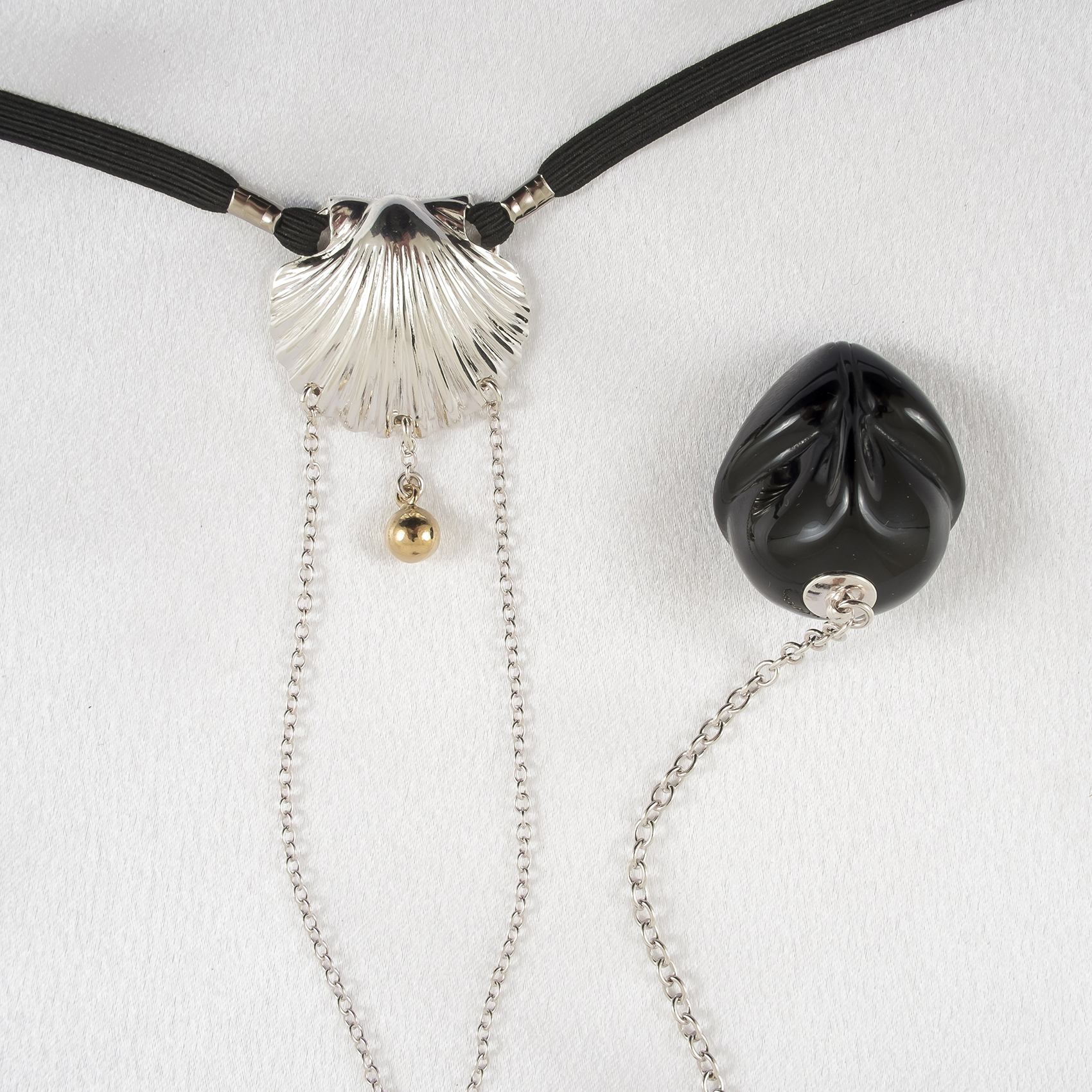 Seashell G-String in Silver with Insertable Penis Head