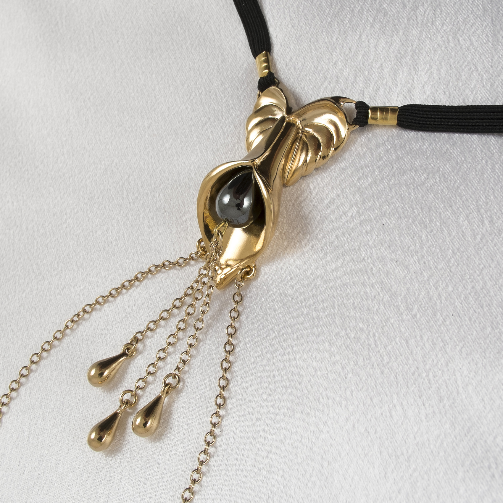 Lily G-String with Hematite Pistil and Pleasure Pendants in Gold